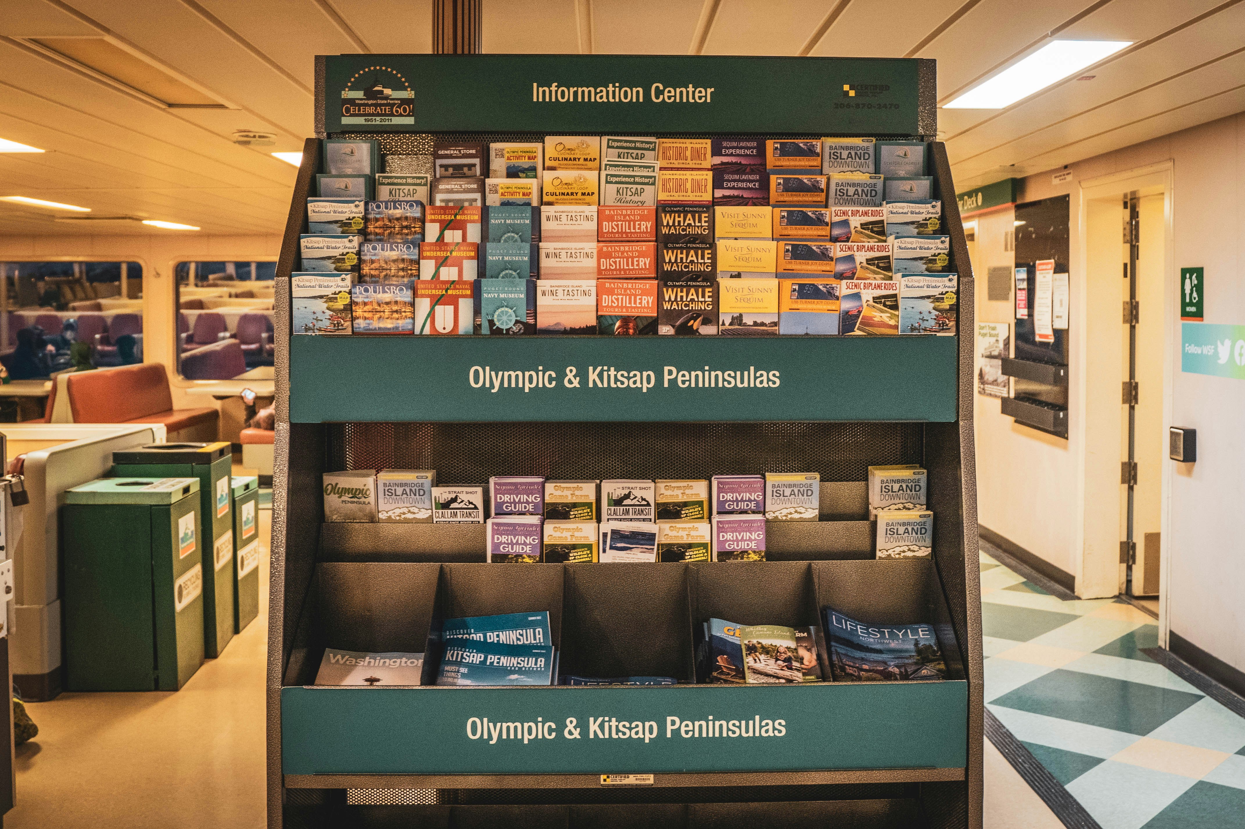 Newsstand of Maps: An Information Center in a Transit Hall