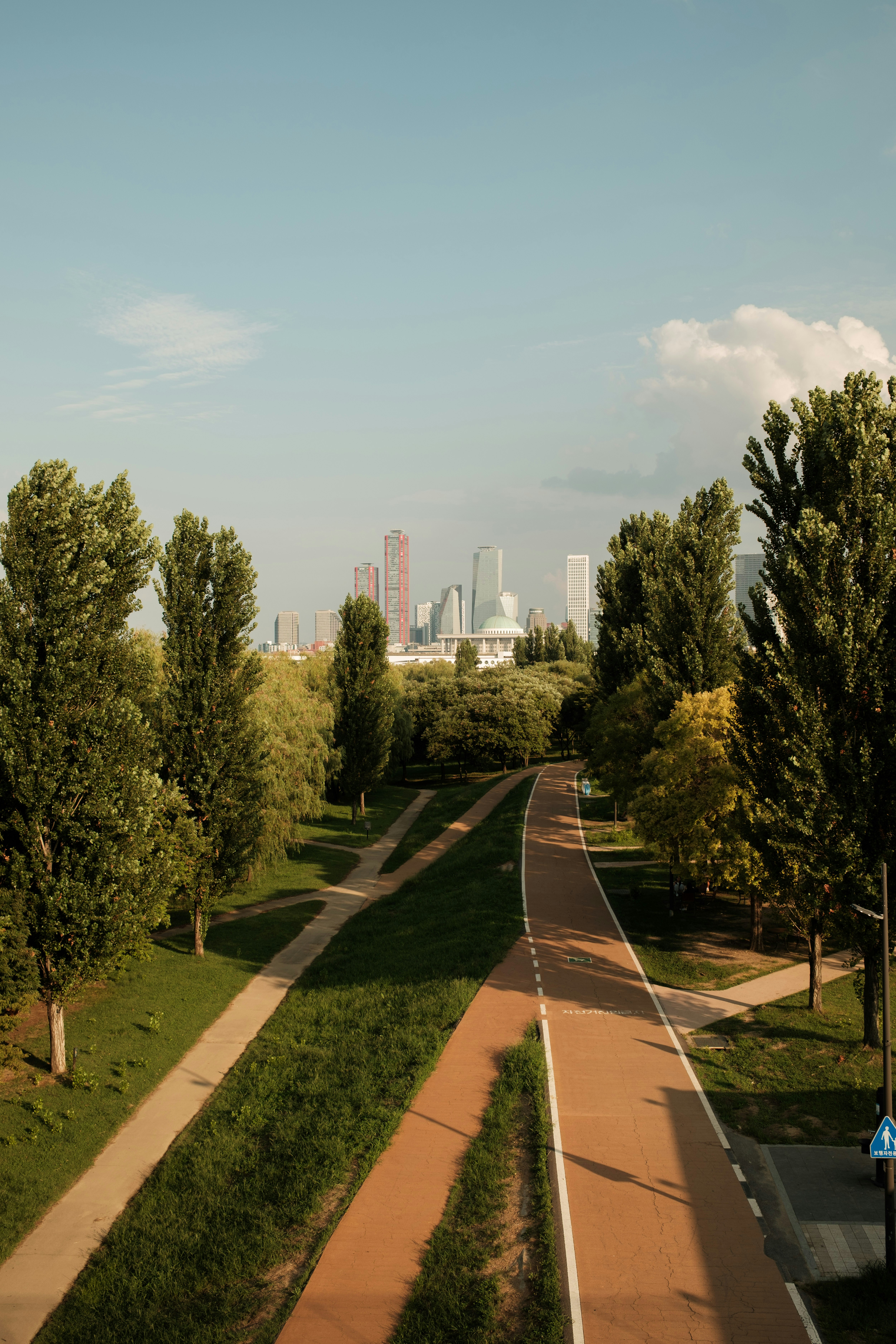 A Quiet Urban Spine: Sunset Path Through the Green Corridor