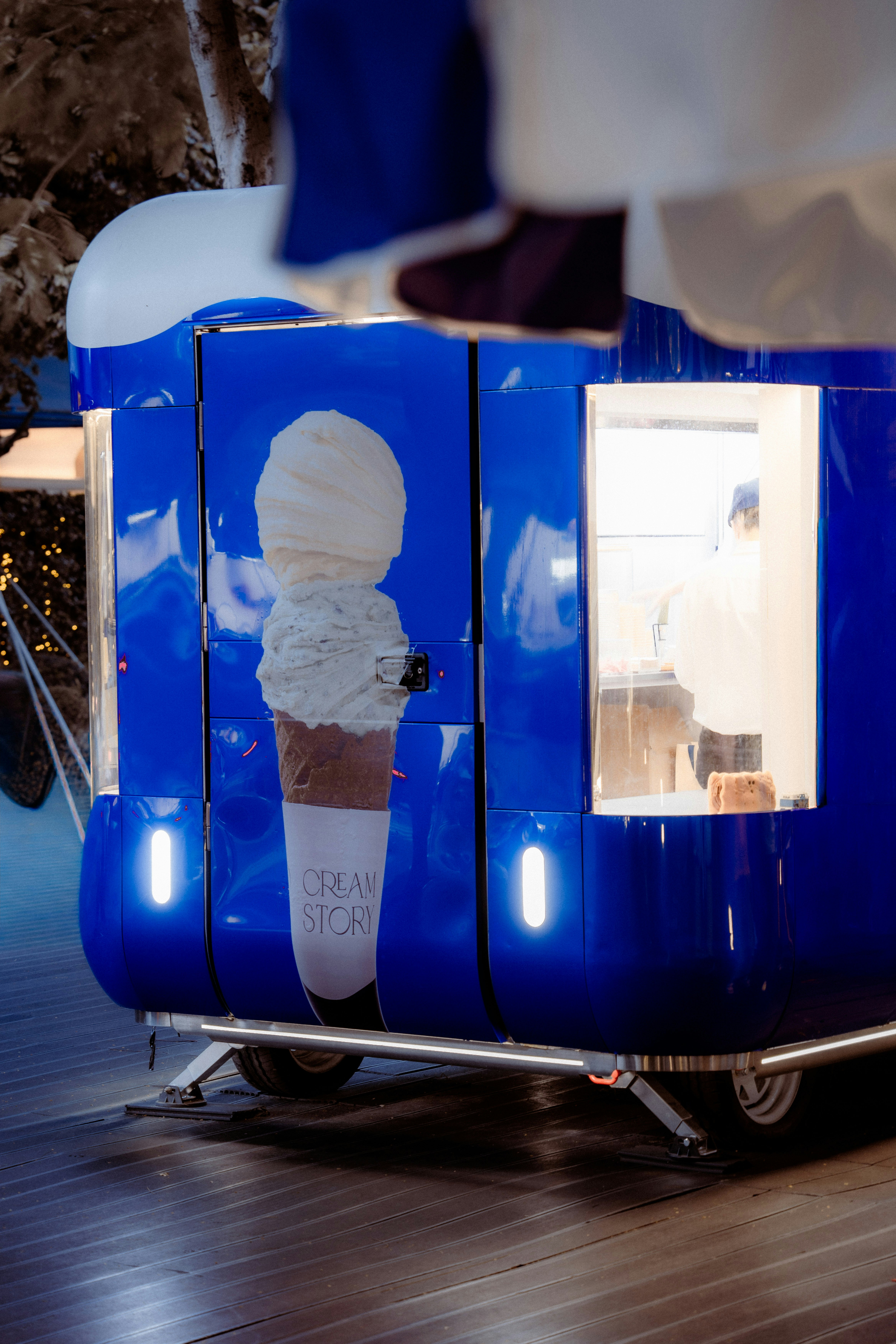 Blue Ice Cream Caravan: A Cocoa of Bright Reflections