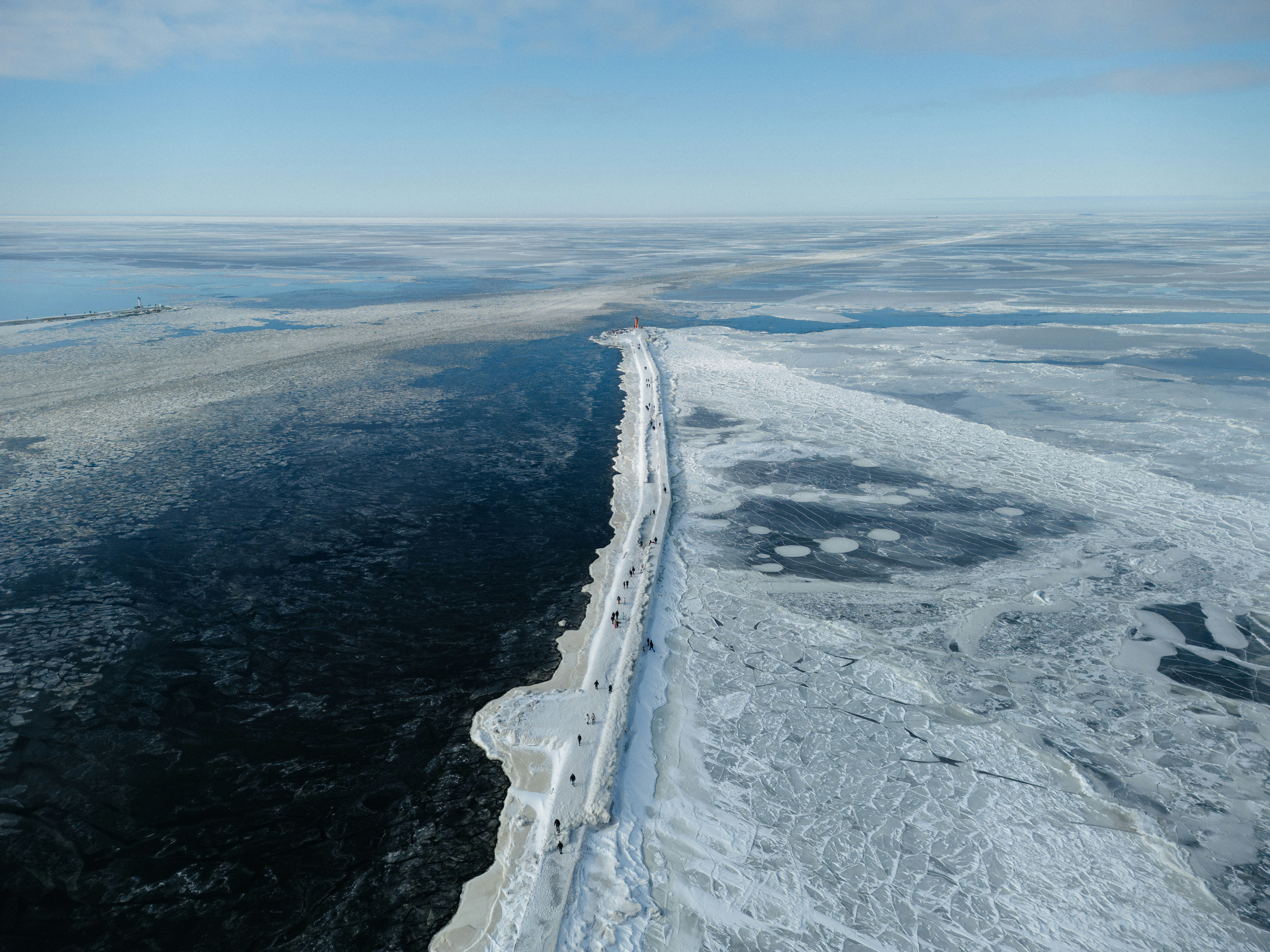 Ridge of Ice and Sea: A Frozen Corridor Dividing Ocean and Ice