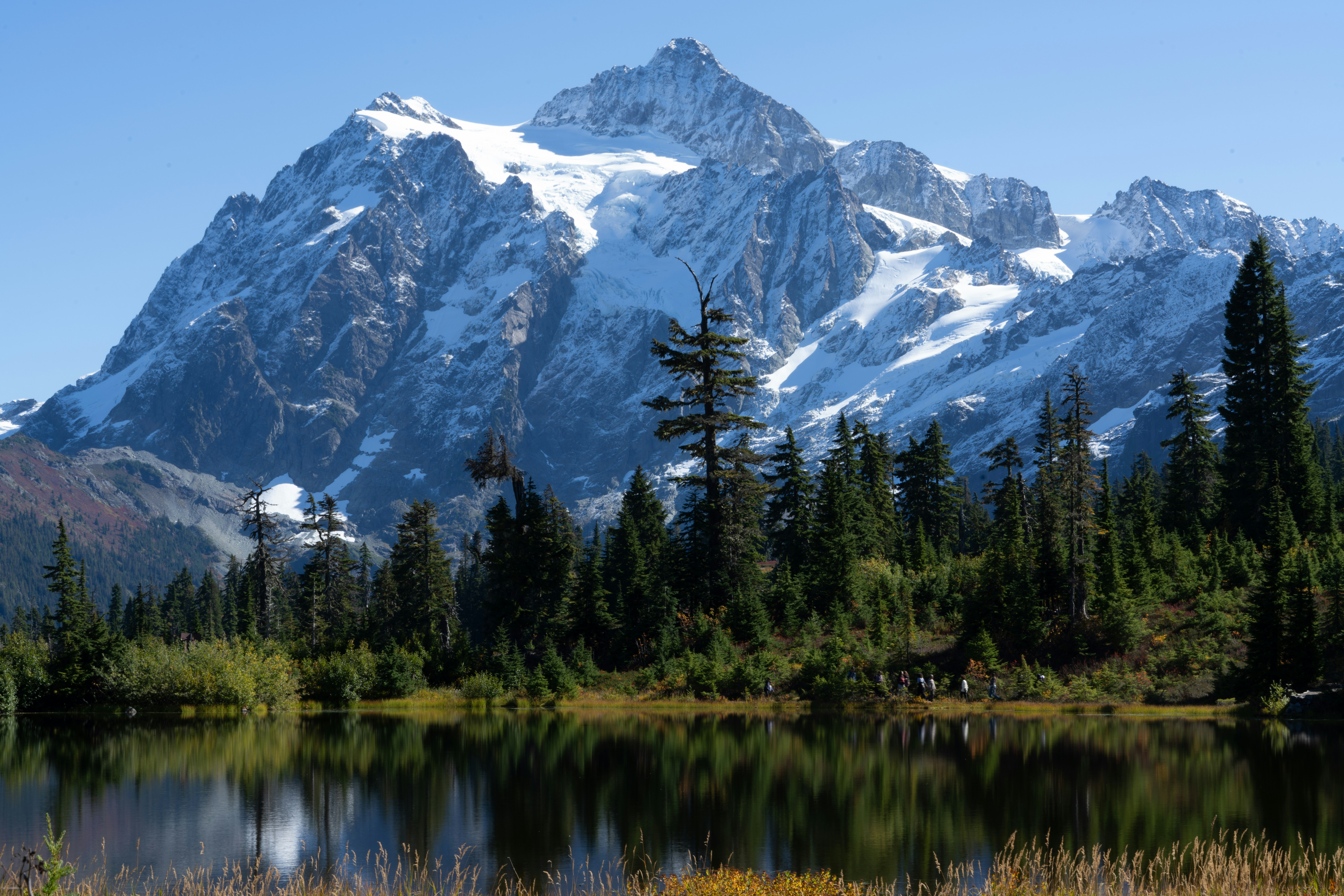 Snow-Crowned Peaks Over a Quiet Alpine Lake
