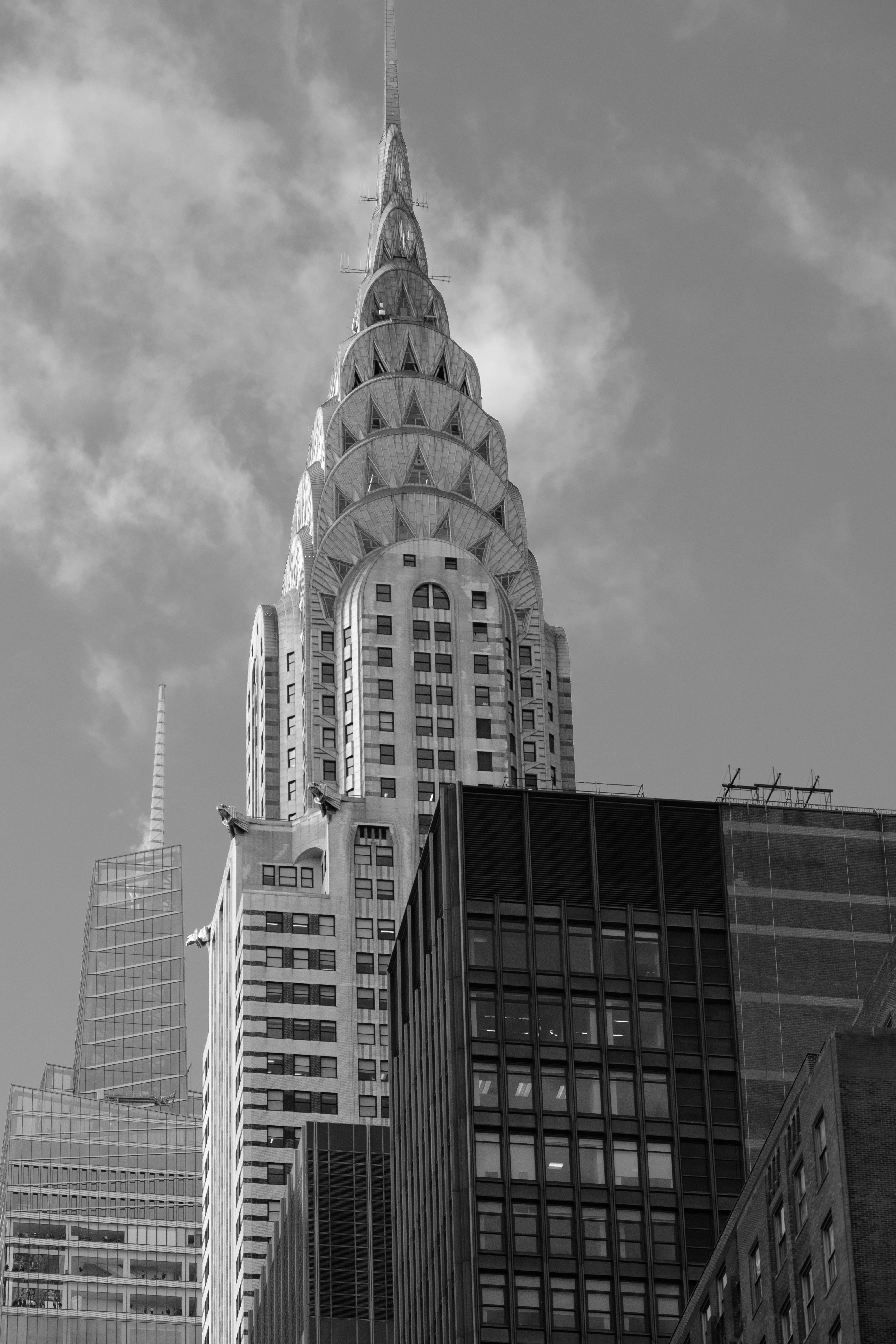 Chrysler Tower Ascending: A Monochrome Crown above the City