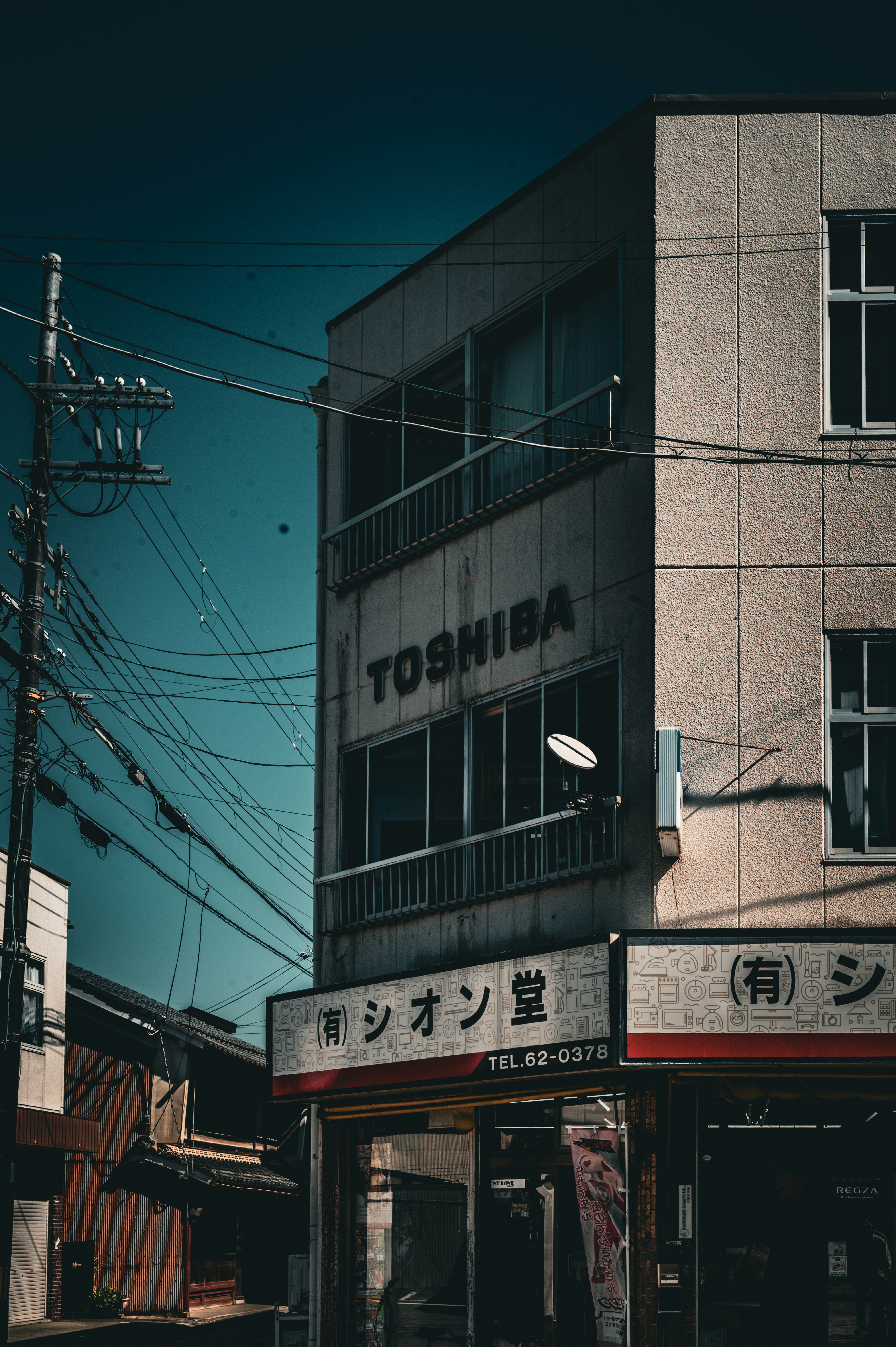 Tobashi Street: A Quiet Portrait of Industrial Quietude