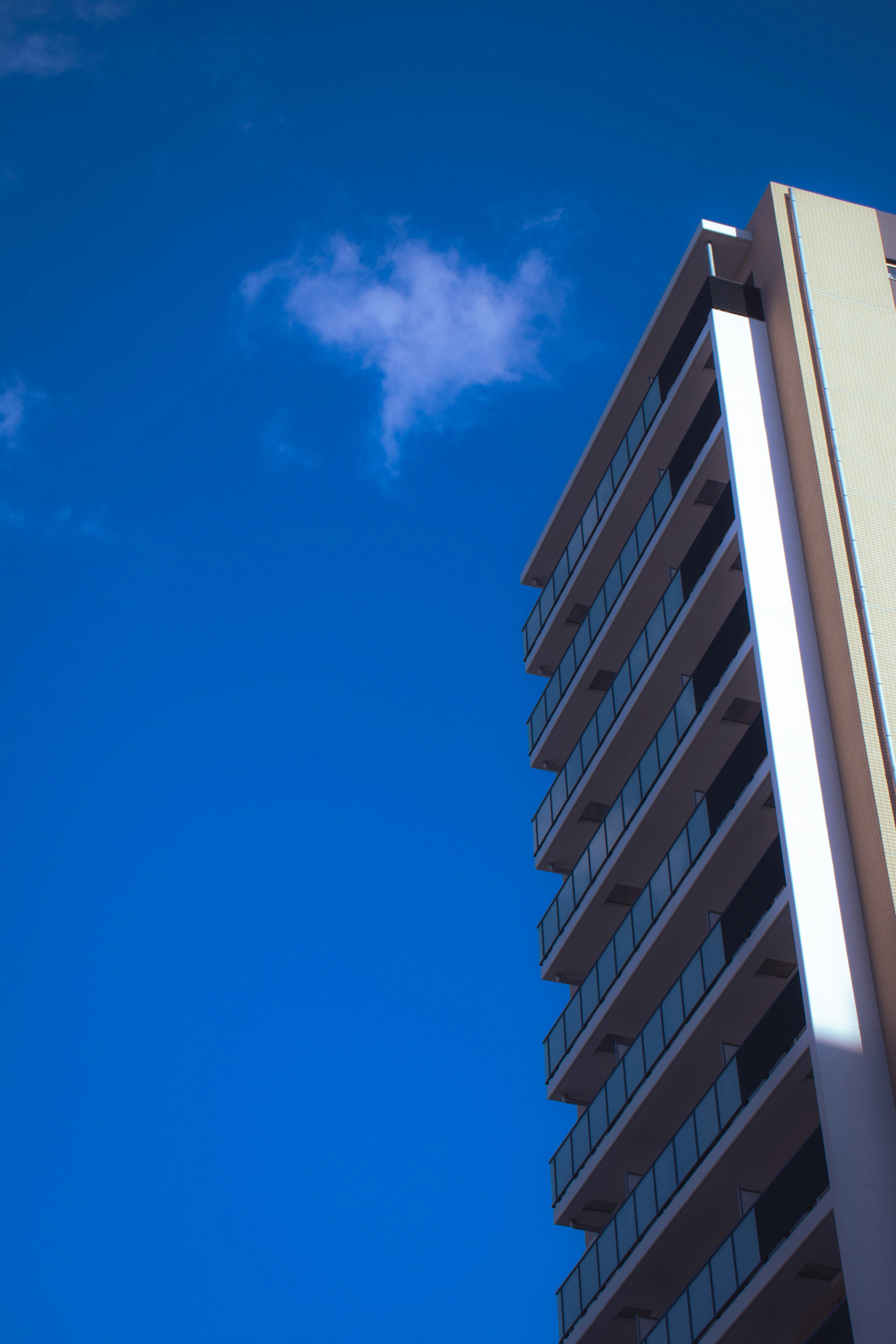 Vertical Prism: a Sunlit High-Rloor Facade Reaches for the Narrow Sky