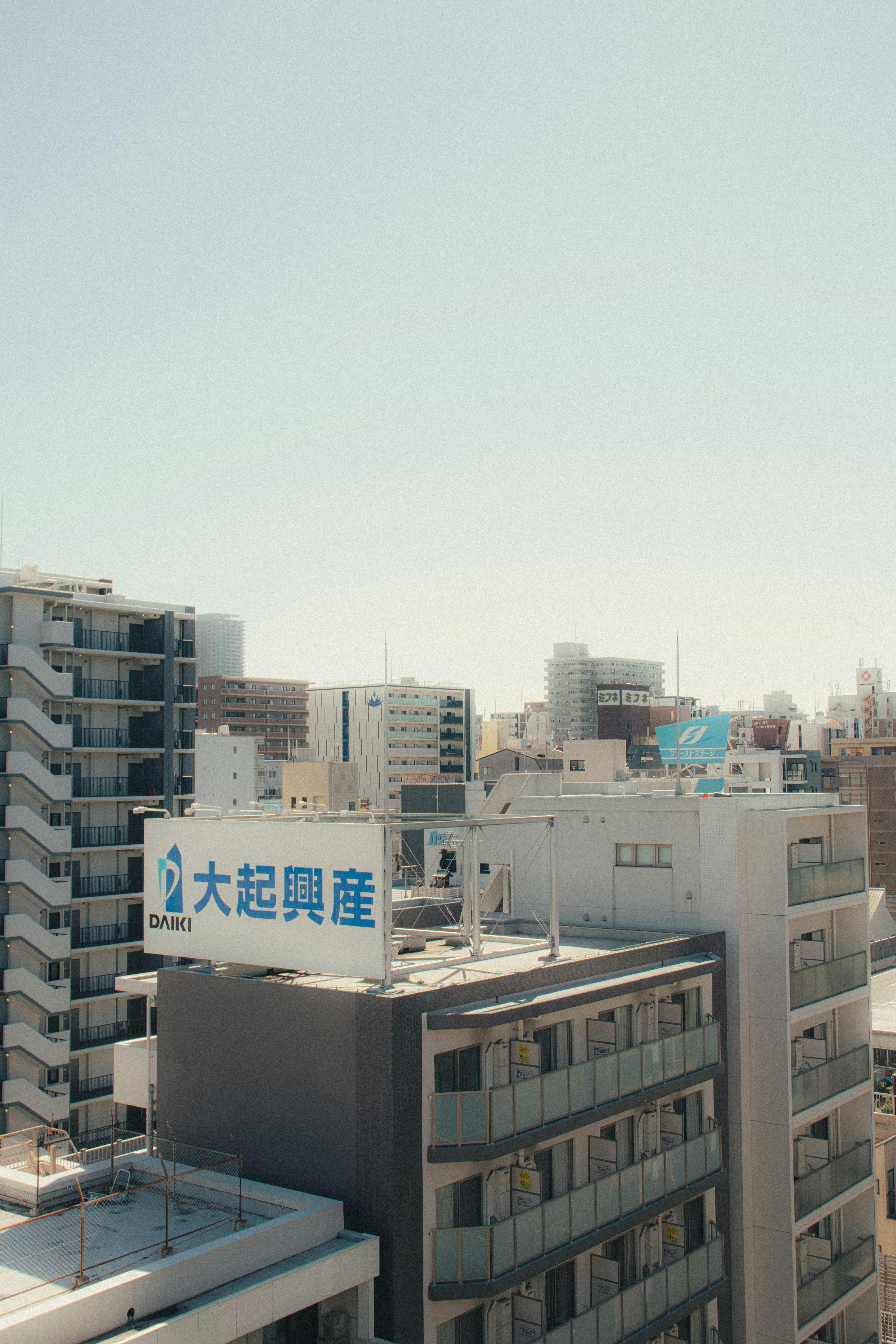 Urban Echoes: A Quiet Skyline in Soft Sunlight
