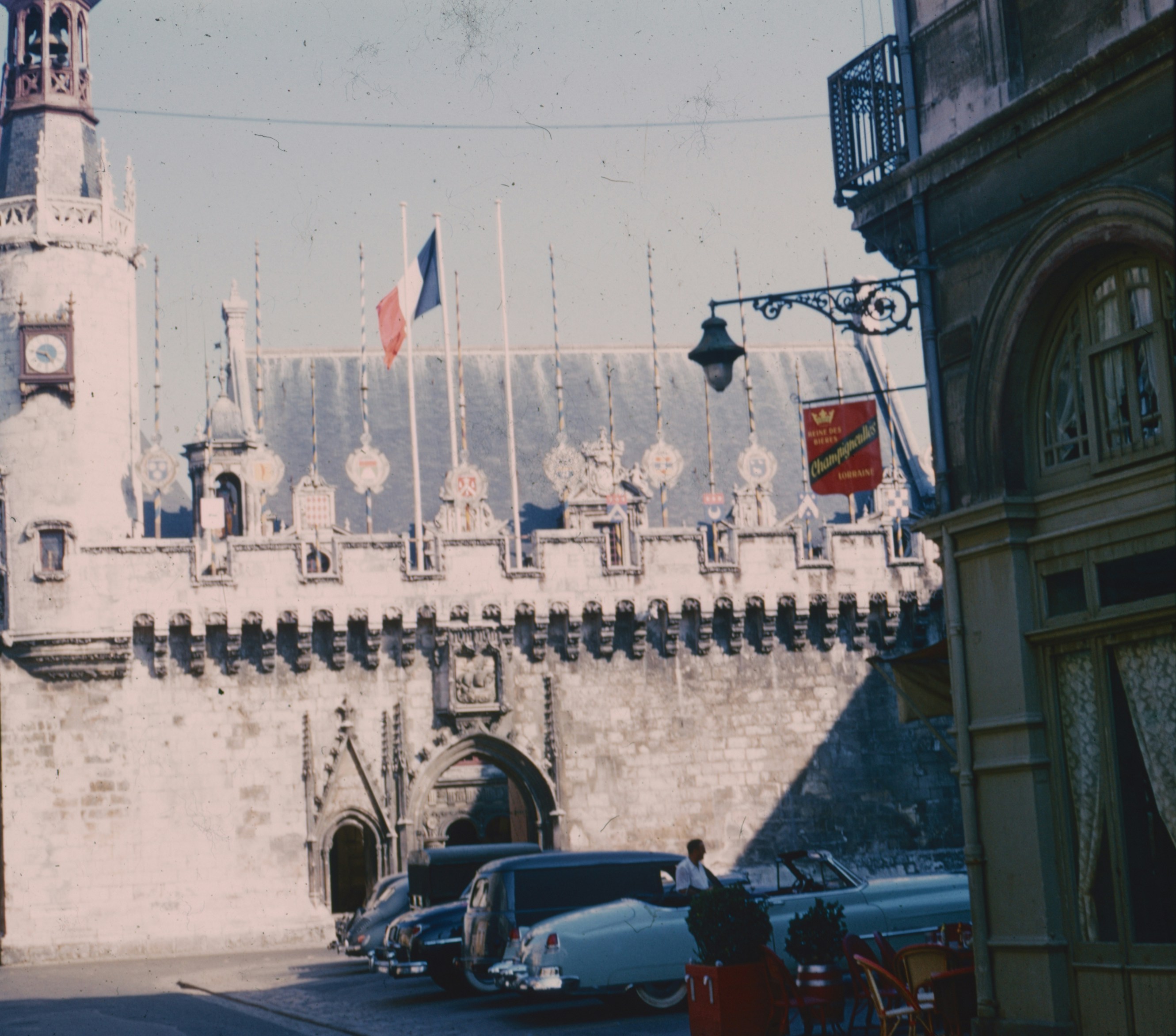 Flag over the Historic Gates: Sunlit Courtyard of an Ancient City