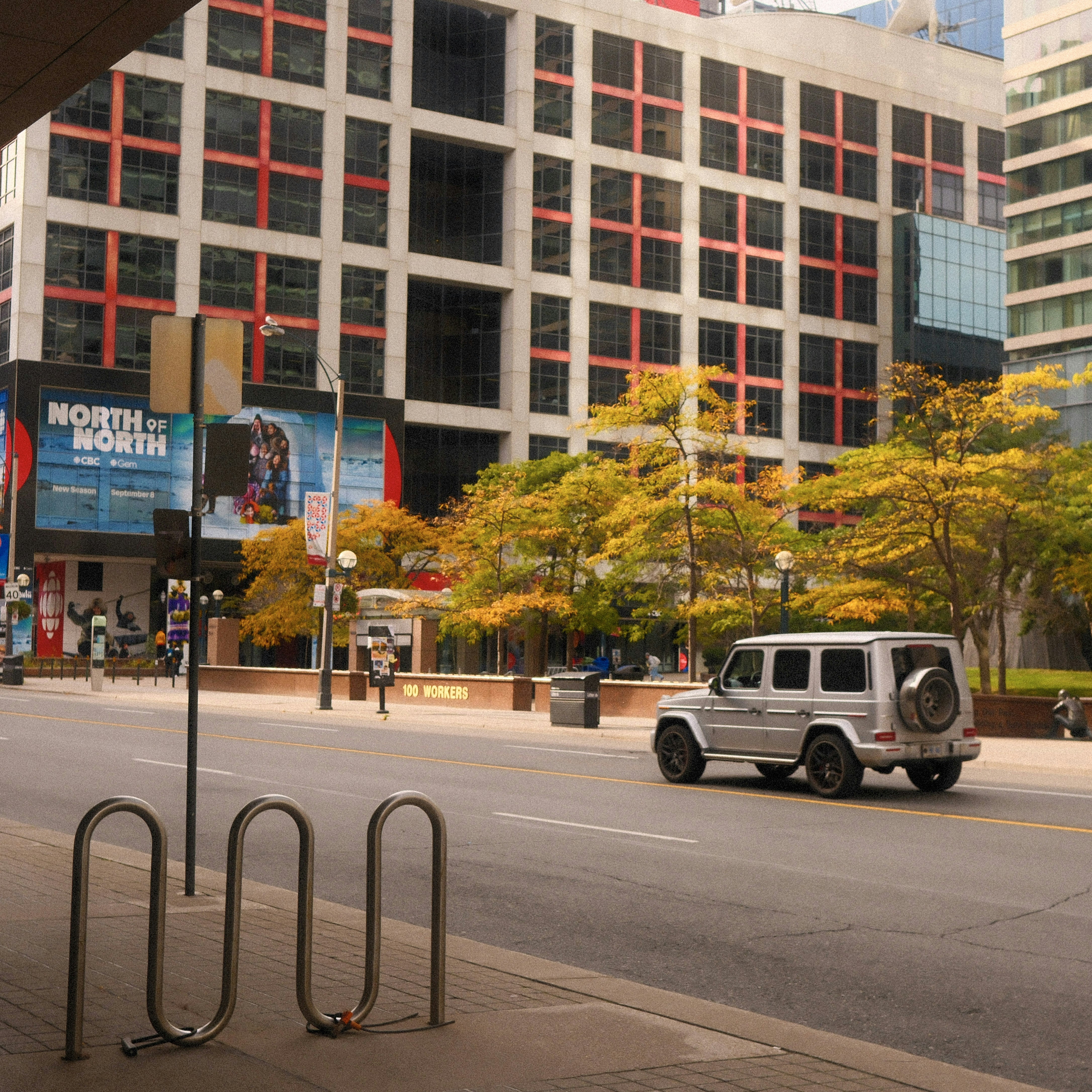 Urban Corridor: SUV in Front of a Modern Cityscape