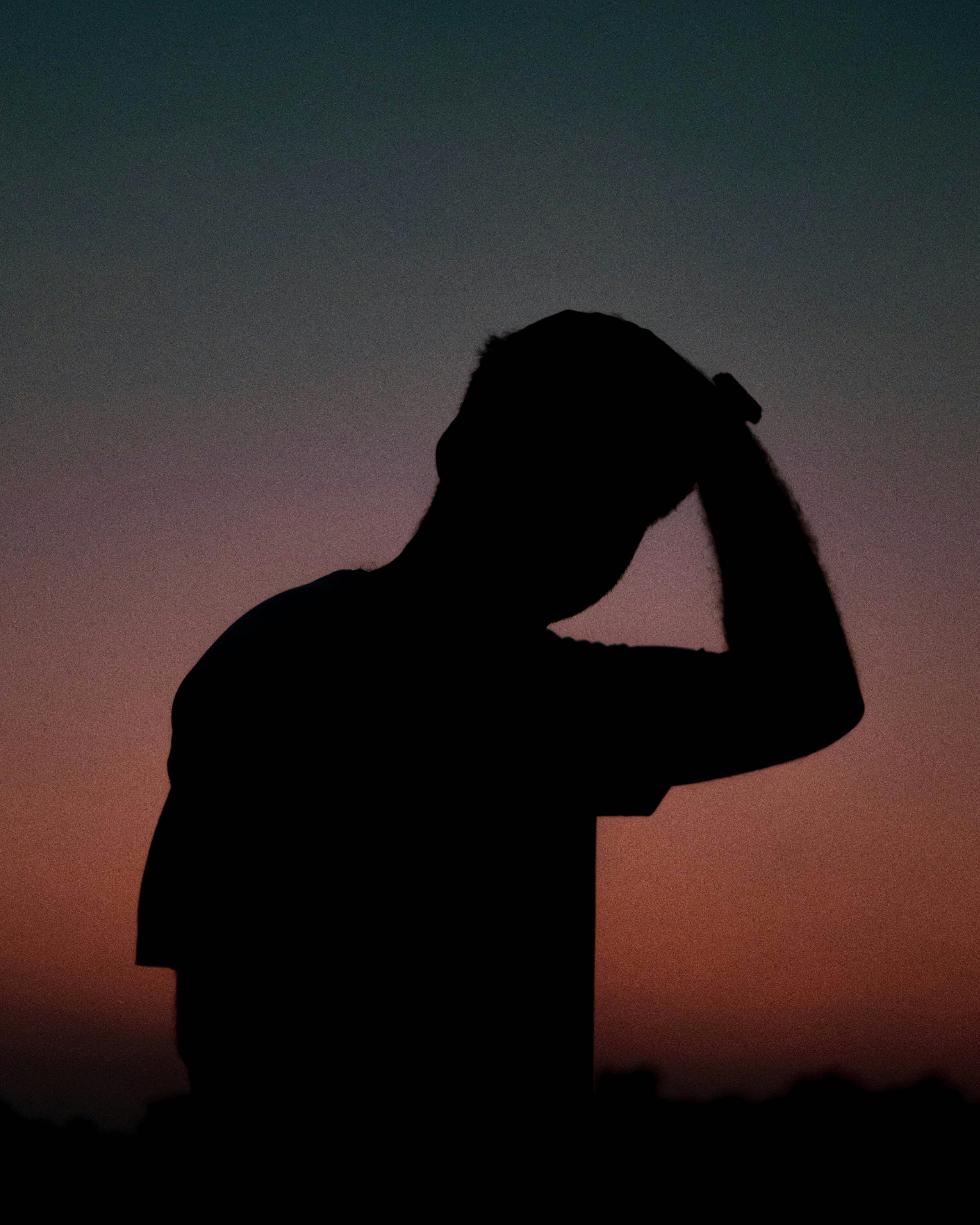 Silhouette in Sunset: A Contemplative Portrait against Dusk