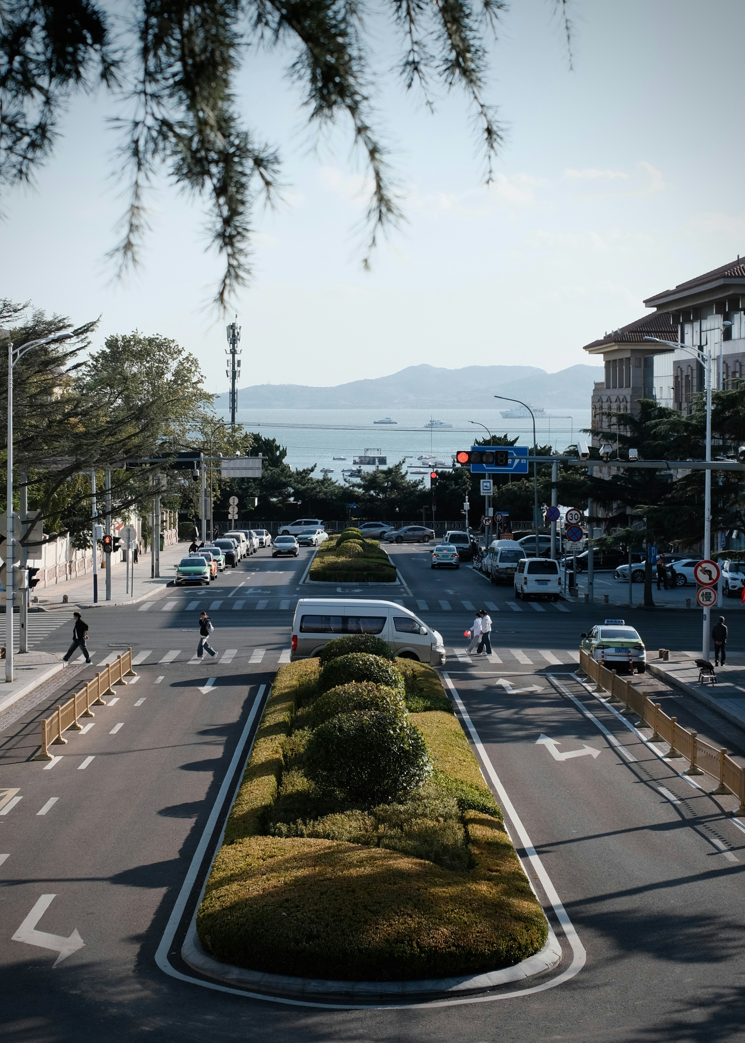 A Coastal Boulevard Framed by Green Islets and Urban Life
