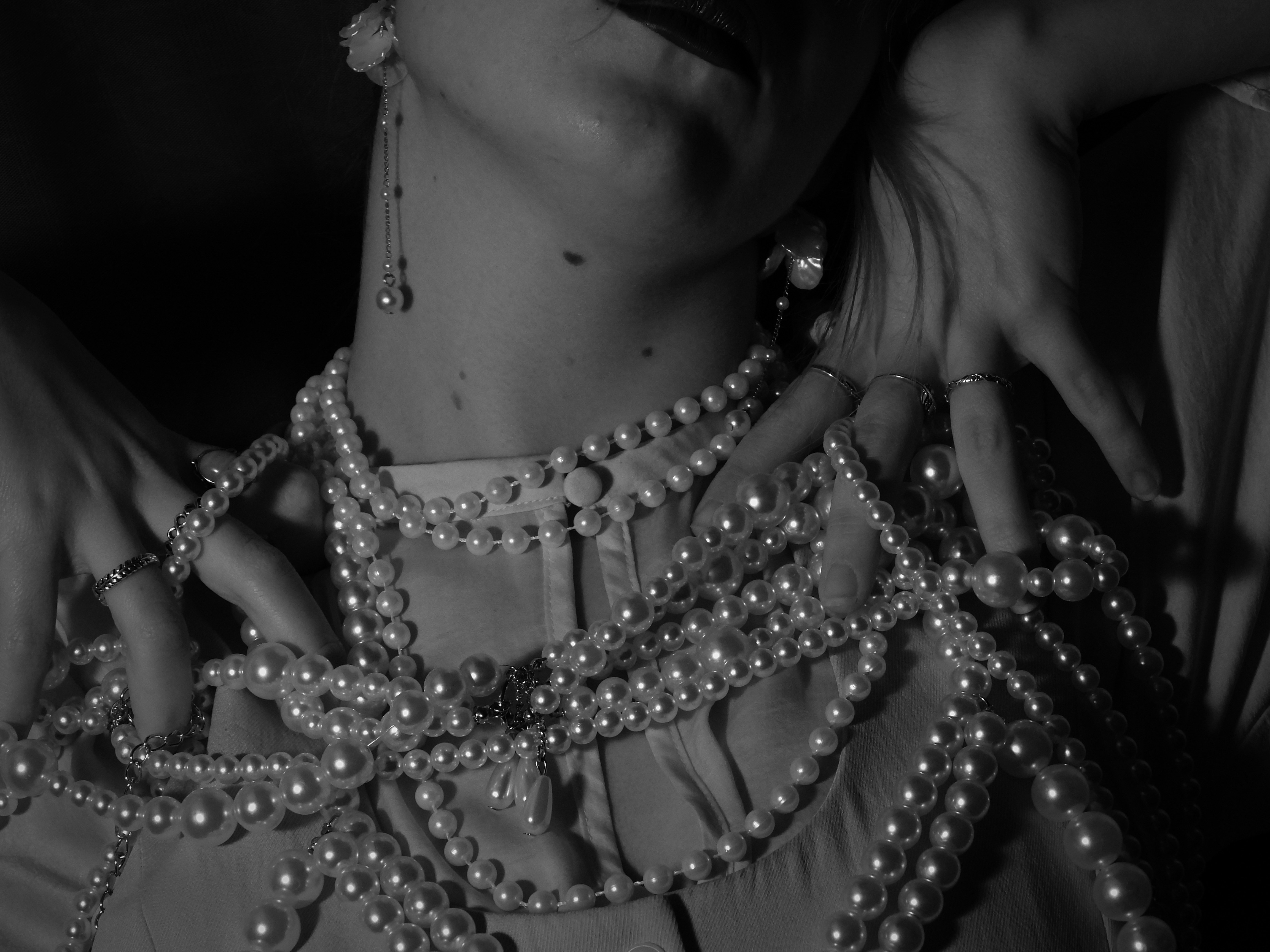 Pearls and Quiet: A Stilled Moment of Jewelry and Shadow
