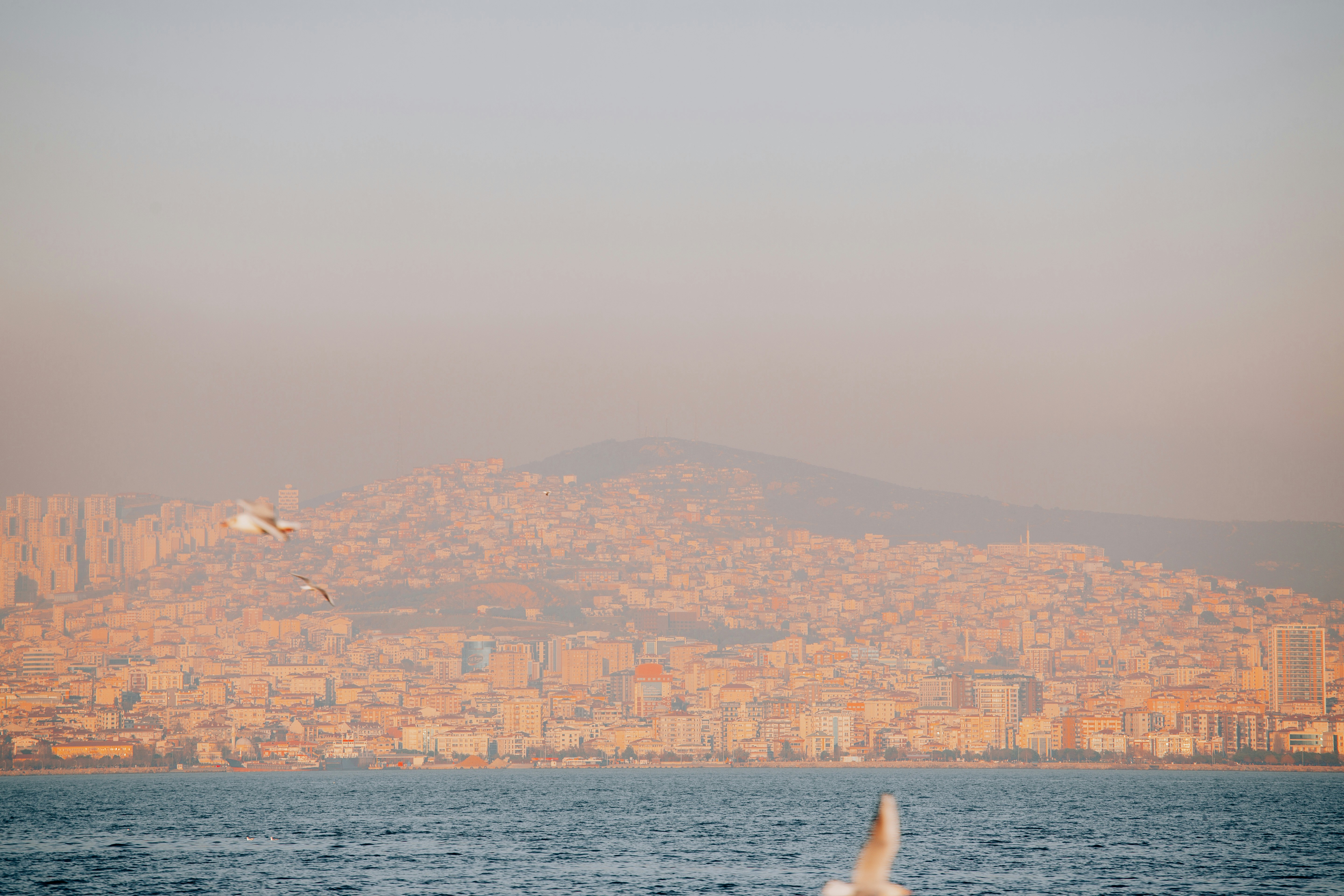 Photographs taken during a trip to Istanbul, Türkiye, in February 2022, documenting the city and its winter atmosphere. Photo by Khusen Rustamov