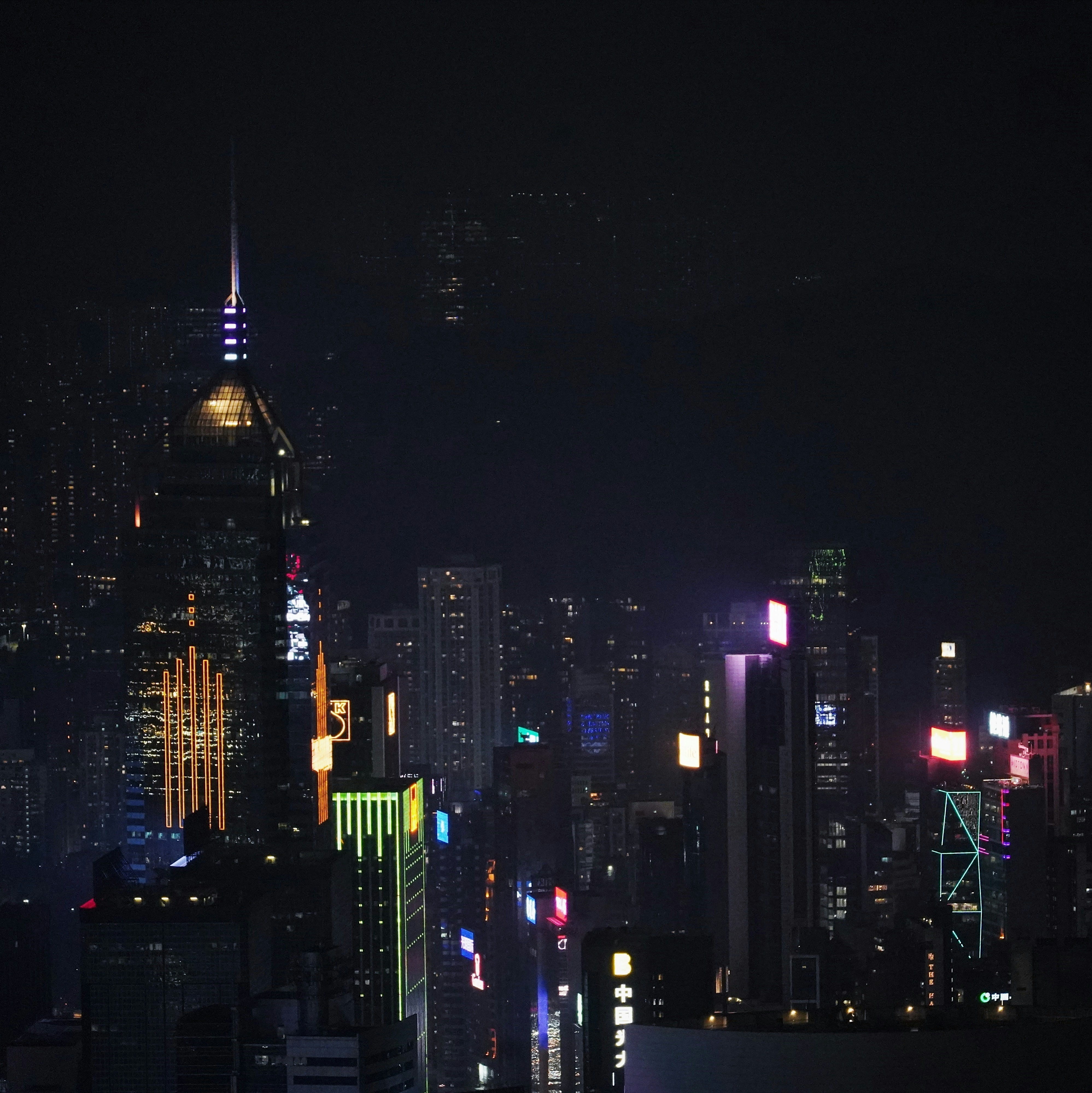 Neon Skyline at Dusk: A Vertical City Glow