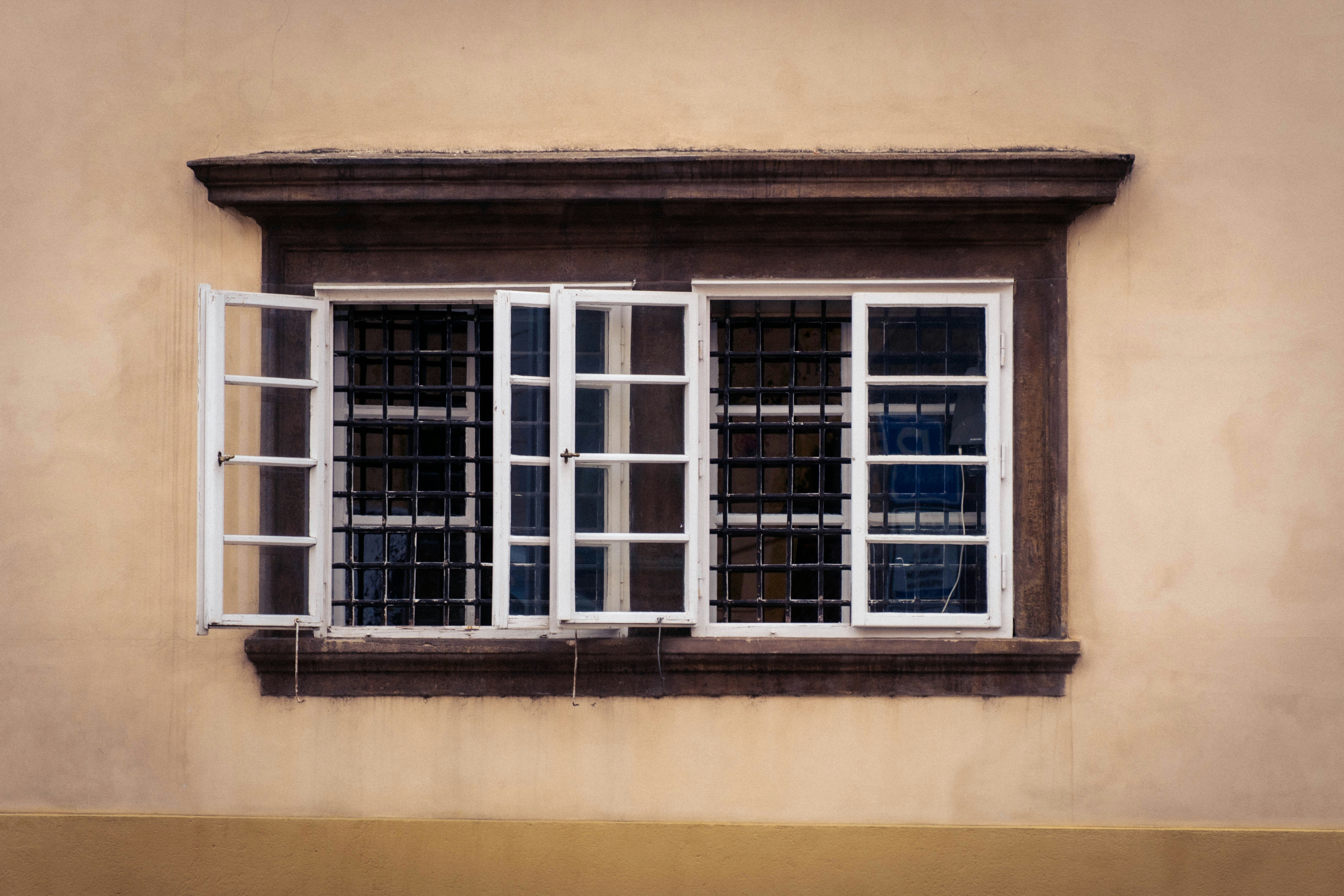 Open Window in Warm Plaster: Framed Geometry and Light