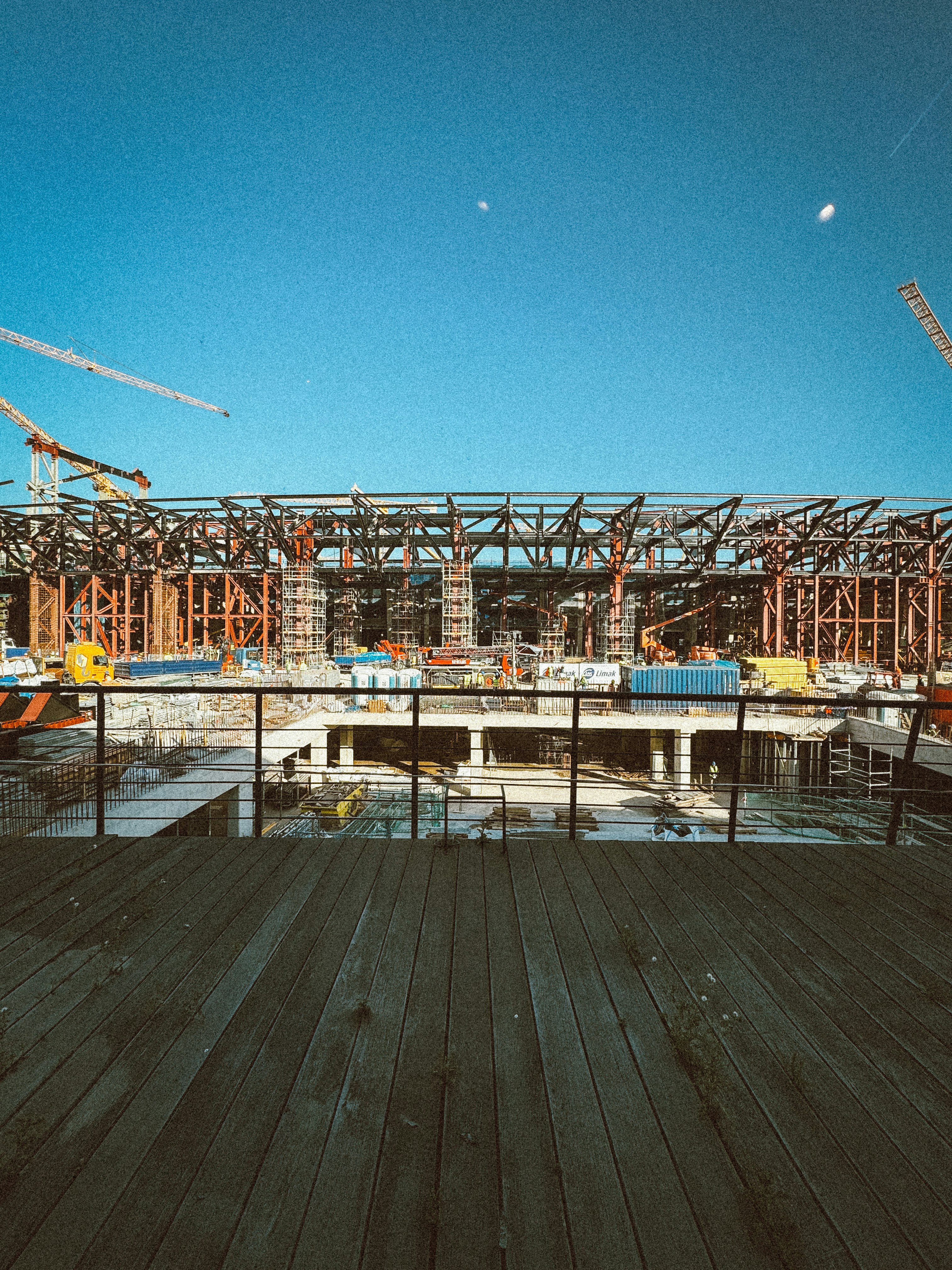 Under Construction Horizon: Framework of a Rising Structure