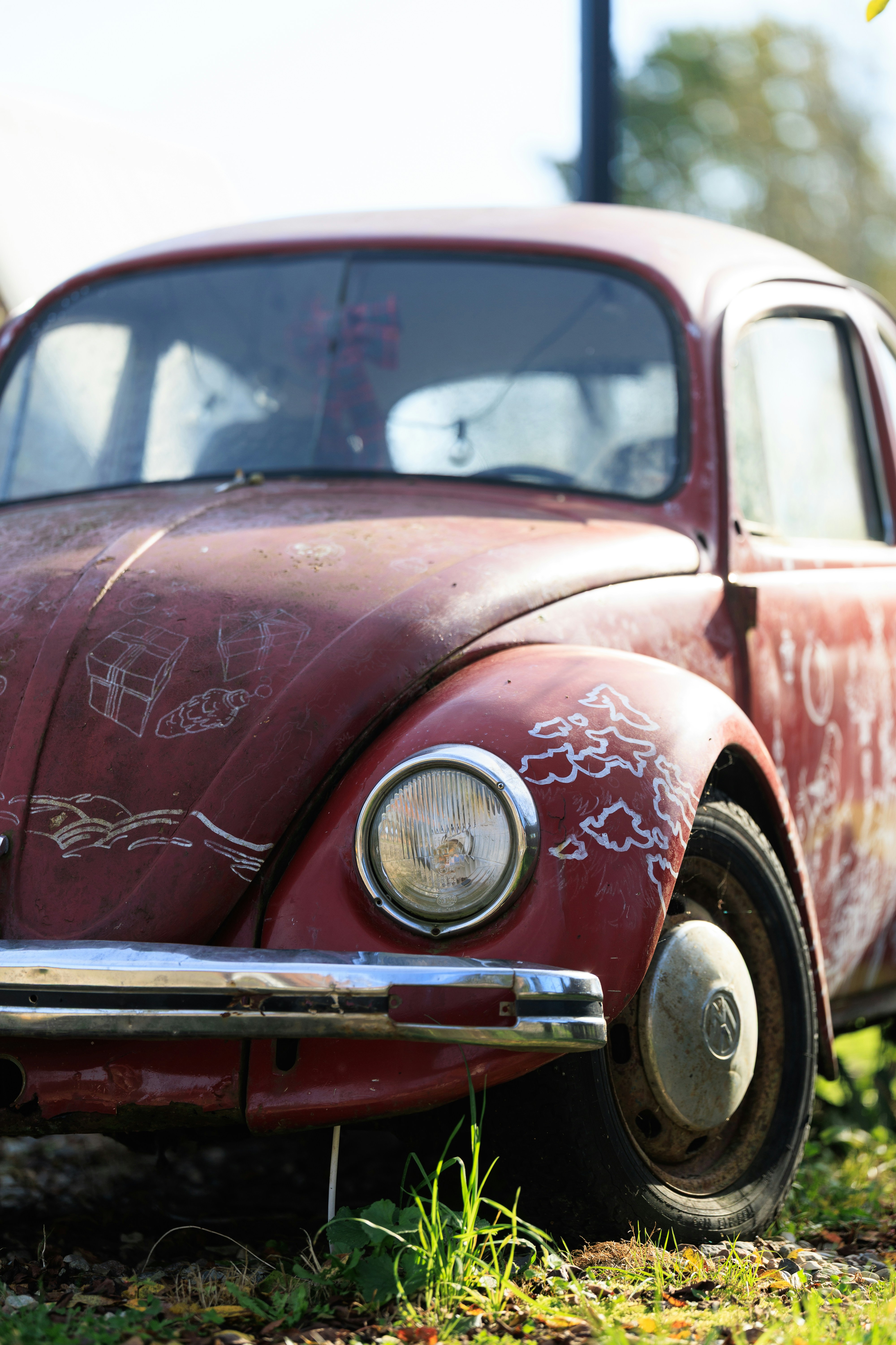 Rusting Vintage Beetle: Sunlit Cardio of an Era-Marked Car