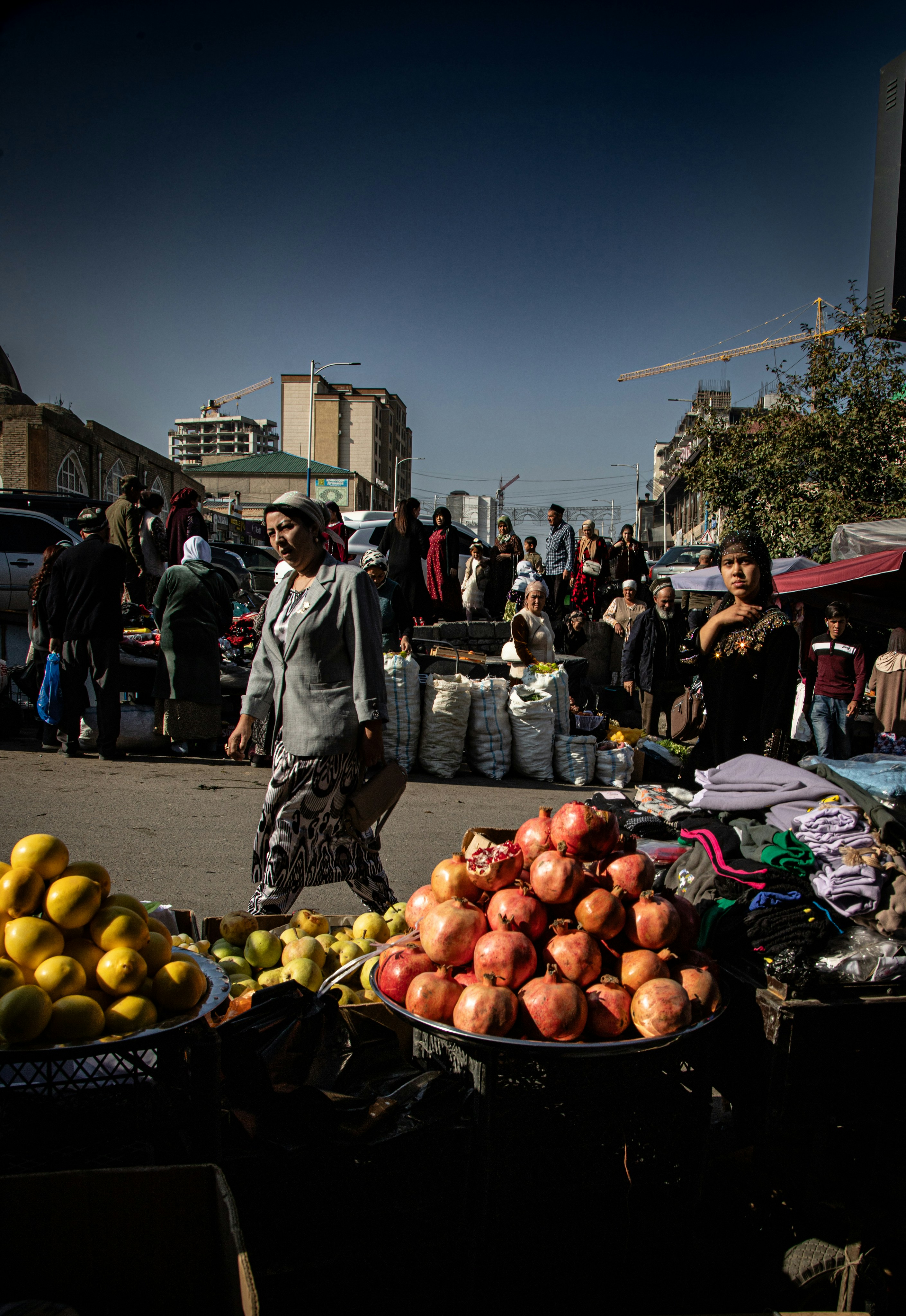 Fruit Stand at Sunset: A Bustling Market Scene