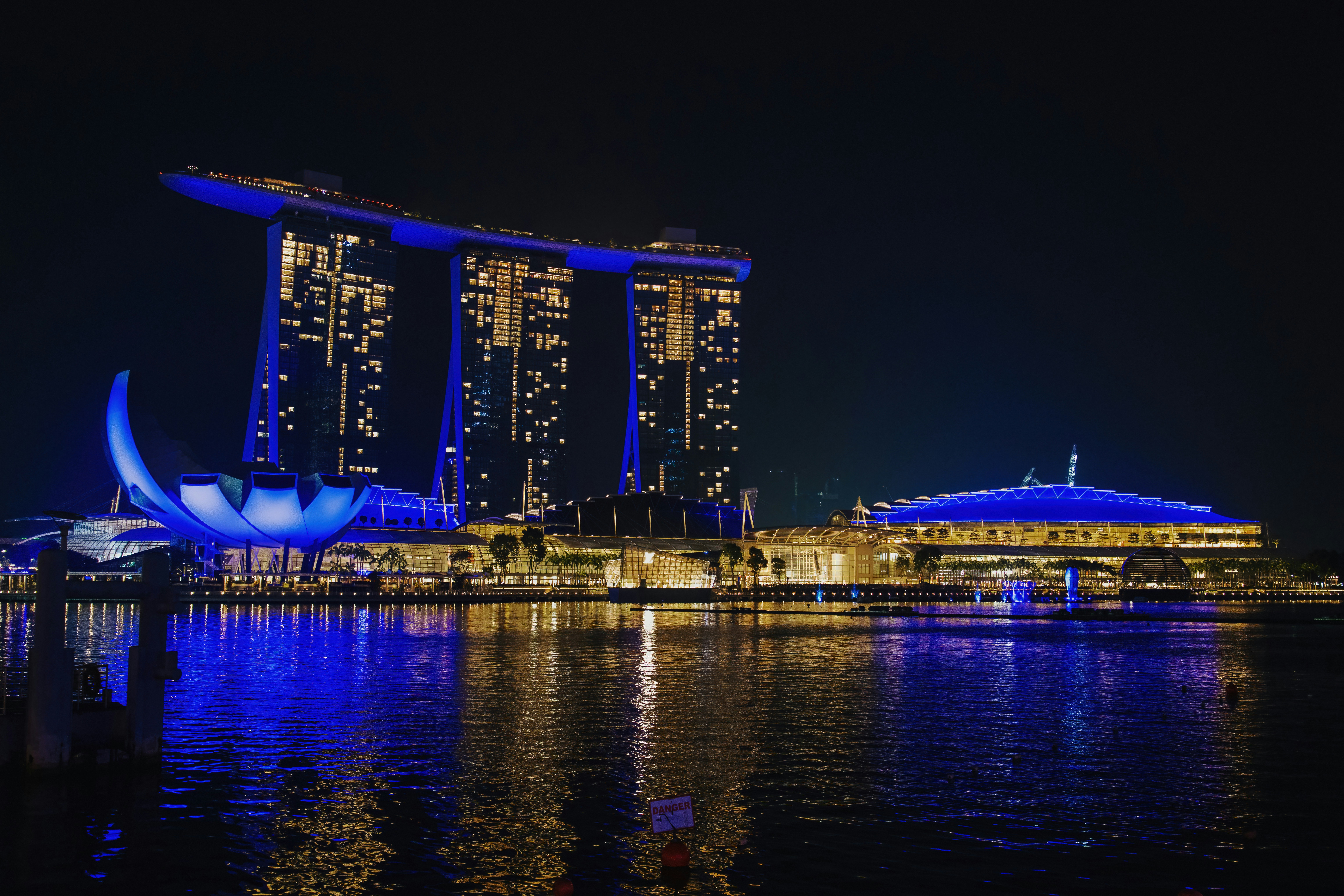 Luminous Marina Mirage: Night Glow Over the Singapore Skyline