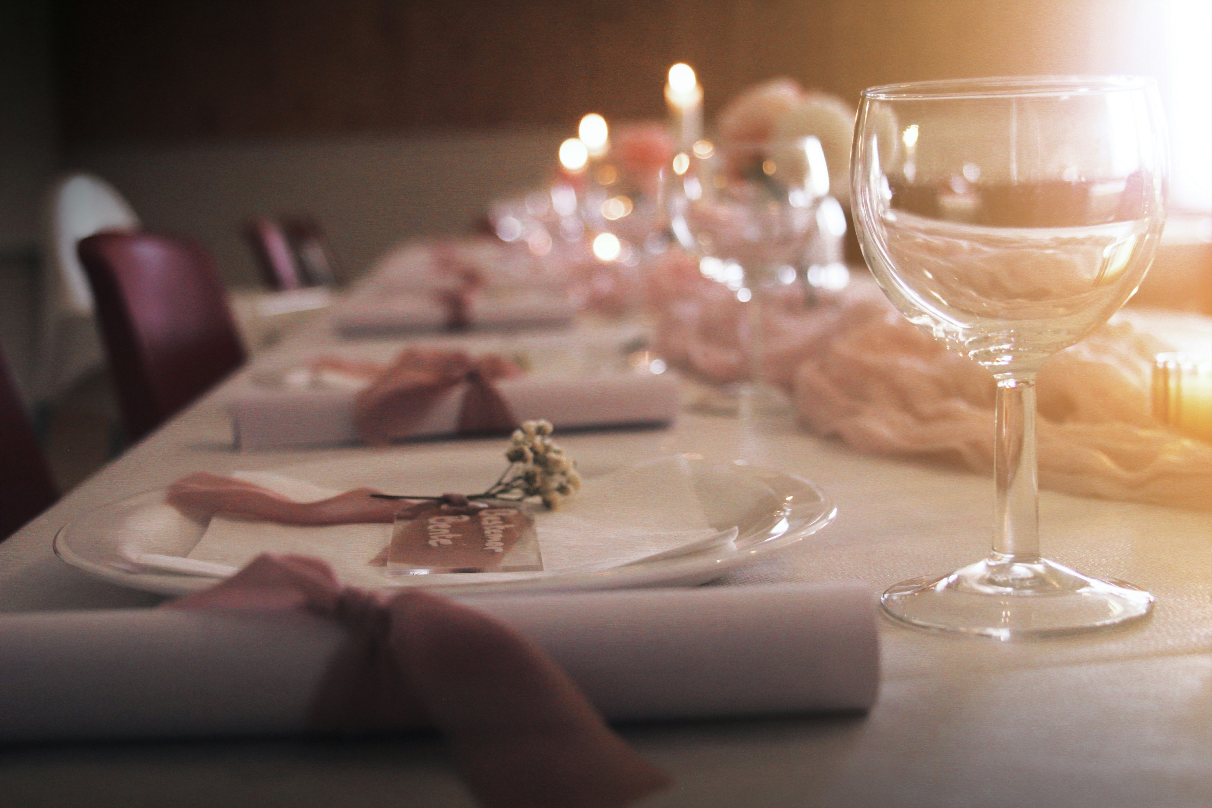 Pink table decoration, party decor inspiration