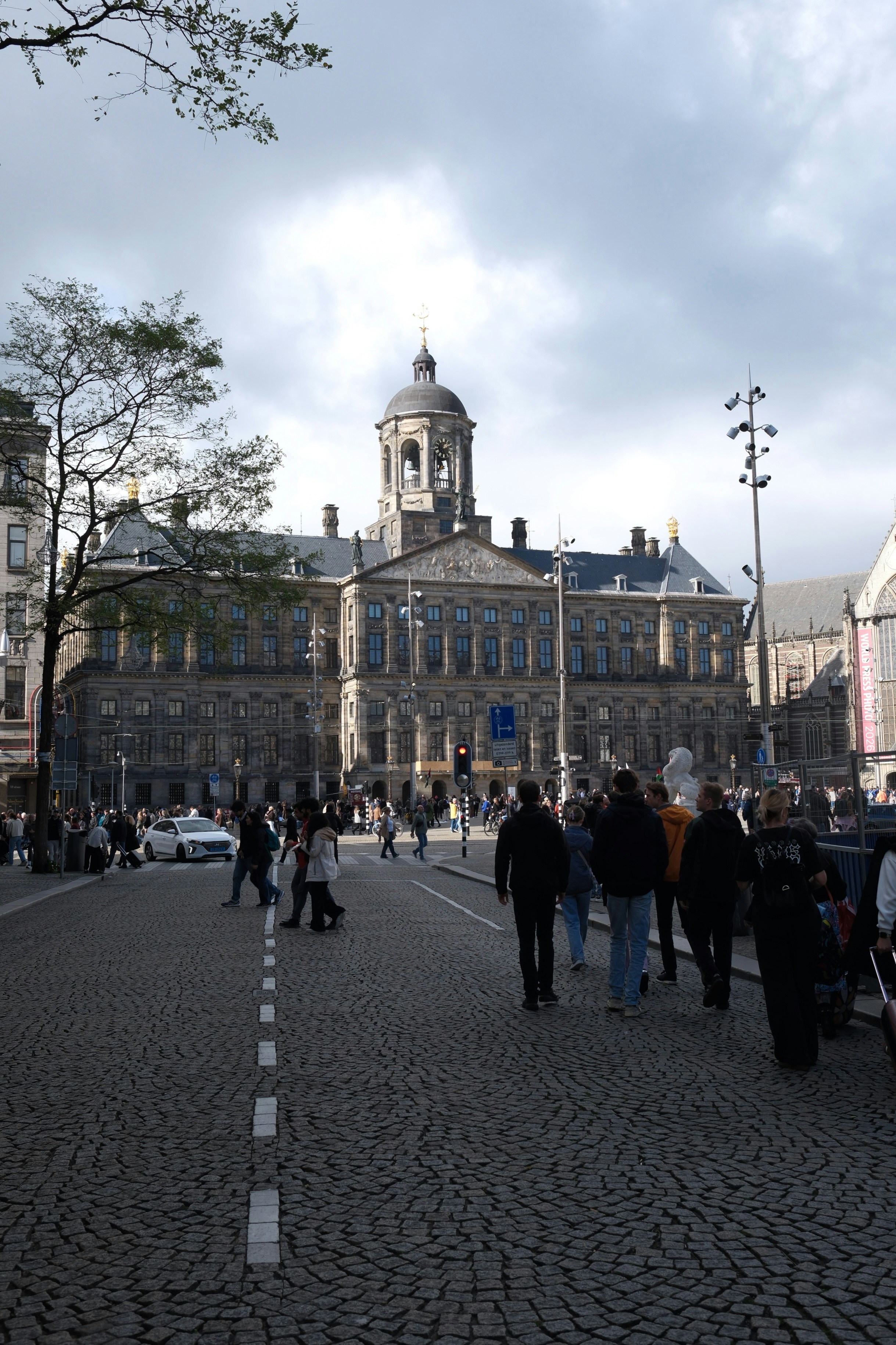 City Hall Square: Pedestrian Pulse Beneath a Historic Dome