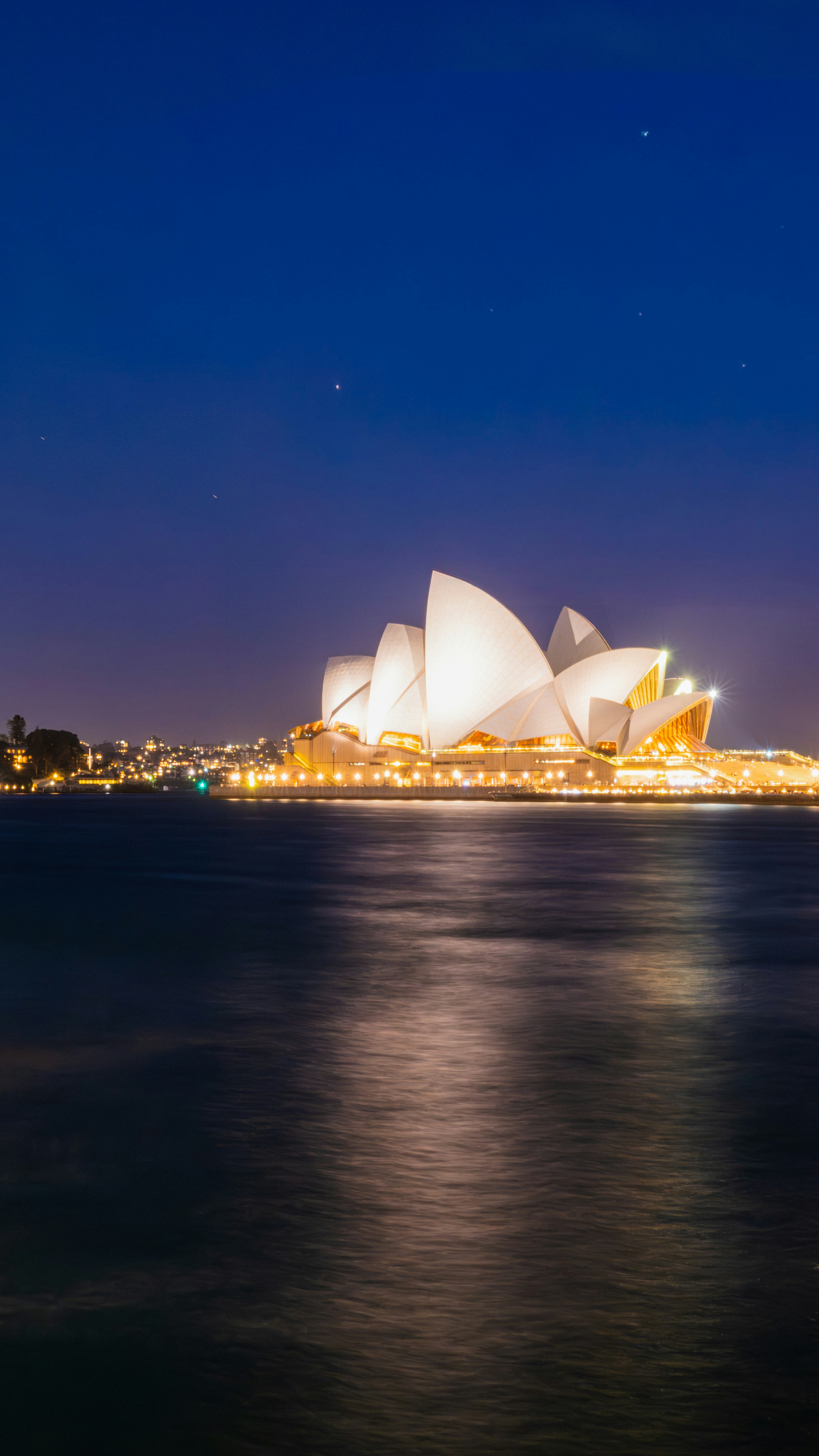 Opera by Night: The Sail-like Silhouette on Sydney’s Harbour